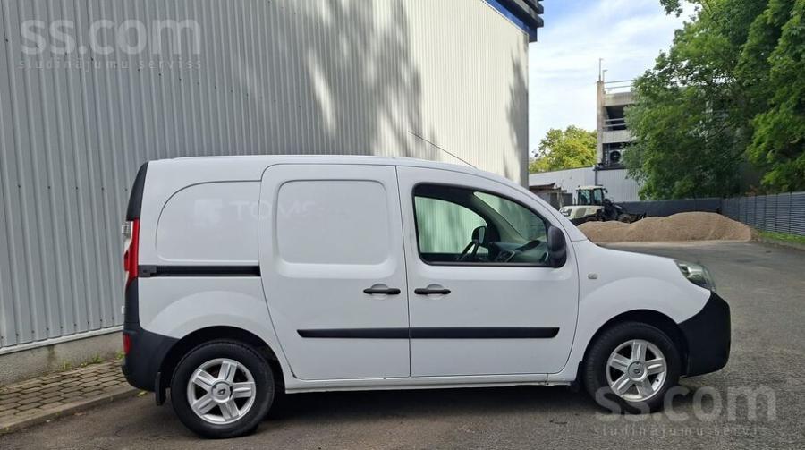 White Renault Kangoo 2016 in Riga, with an engine capacity of 1.50 L and mileage of 154 thousand km for 3990 €, photo 4 on AUTOMOTO.COM.LV