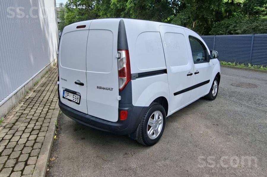 White Renault Kangoo 2016 in Riga, with an engine capacity of 1.50 L and mileage of 154 thousand km for 3990 €, photo 5 on AUTOMOTO.COM.LV