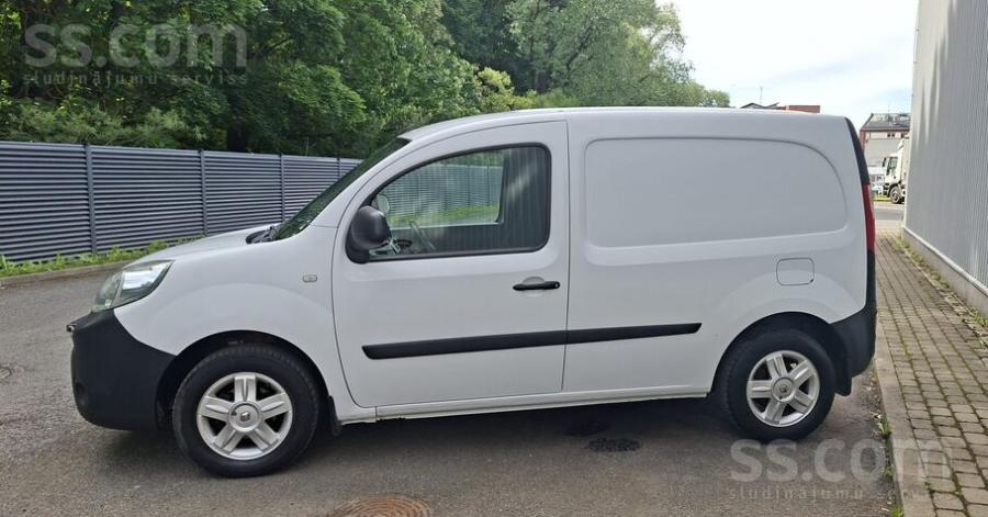 White Renault Kangoo 2016 in Riga, with an engine capacity of 1.50 L and mileage of 154 thousand km for 3990 €, photo 6 on AUTOMOTO.COM.LV