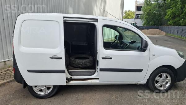 White Renault Kangoo 2016 in Riga, with an engine capacity of 1.50 L and mileage of 154 thousand km for 3990 €, photo 6 on AUTOMOTO.COM.LV