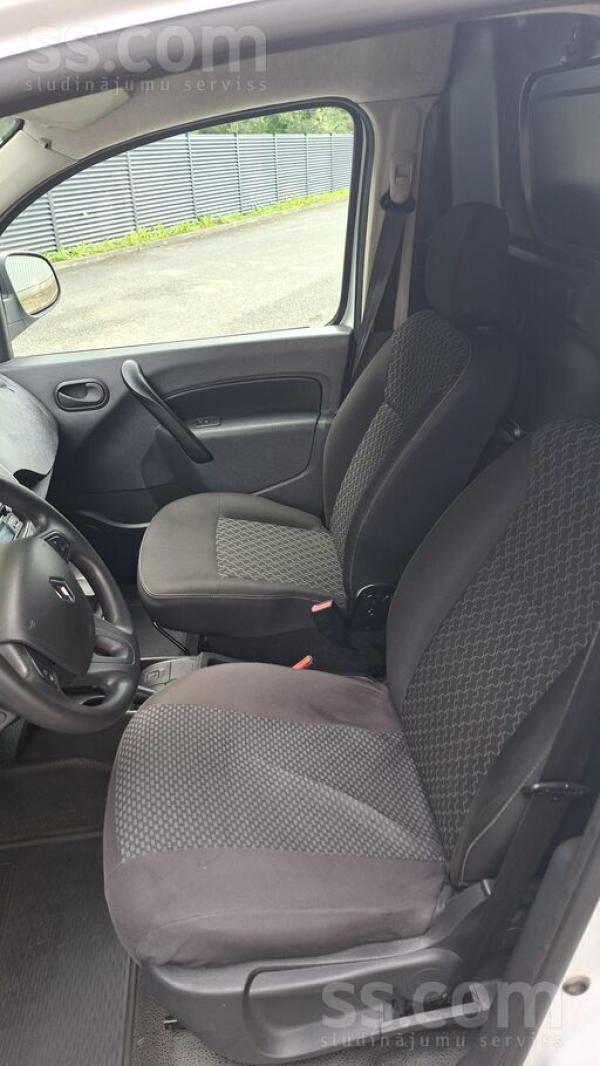 White Renault Kangoo 2016 in Riga, with an engine capacity of 1.50 L and mileage of 154 thousand km for 3990 €, photo 7 on AUTOMOTO.COM.LV