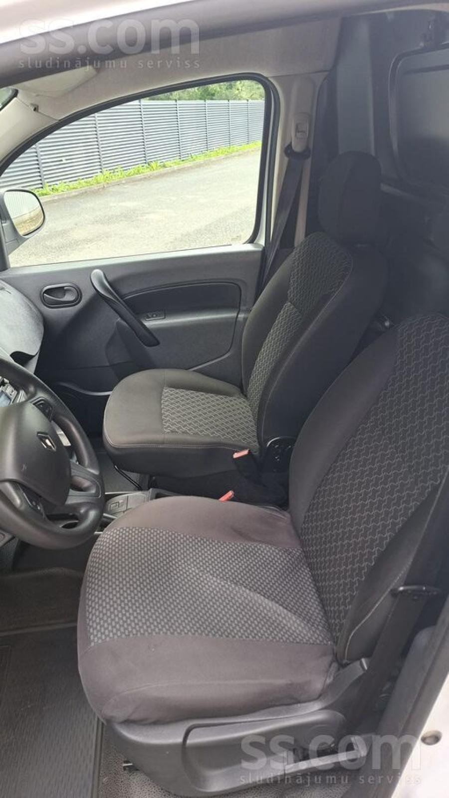 White Renault Kangoo 2016 in Riga, with an engine capacity of 1.50 L and mileage of 154 thousand km for 3990 €, photo 8 on AUTOMOTO.COM.LV