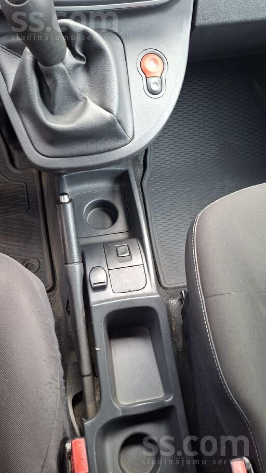 White Renault Kangoo 2016 in Riga, with an engine capacity of 1.50 L and mileage of 154 thousand km for 3990 €, photo 13 on AUTOMOTO.COM.LV