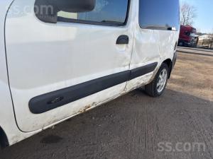 White Renault Kangoo 2004 in Riga, with an engine capacity of 1.50 L and mileage of 252 thousand km for 1300 €, photo 8 on AUTOMOTO.COM.LV