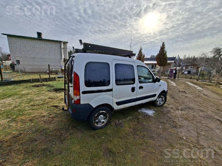 White Renault Kangoo 2005 in Riga, with an engine capacity of 1.60 L and mileage of 280 thousand km for 1700 €, photo 5 on AUTOMOTO.COM.LV