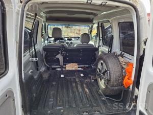 White Renault Kangoo 2005 in Riga, with an engine capacity of 1.60 L and mileage of 280 thousand km for 1700 €, photo 8 on AUTOMOTO.COM.LV