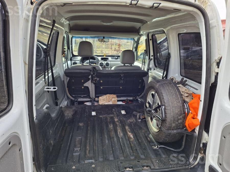 White Renault Kangoo 2005 in Riga, with an engine capacity of 1.60 L and mileage of 280 thousand km for 1700 €, photo 8 on AUTOMOTO.COM.LV