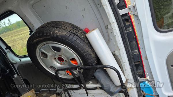 Balts Renault Kangoo 2006 Tallina, ar dzinēja tilpumu 1.60 L un nobraukumu 0 tūkst. km par 3200 €, foto 9 vietnē AUTOMOTO.COM.LV