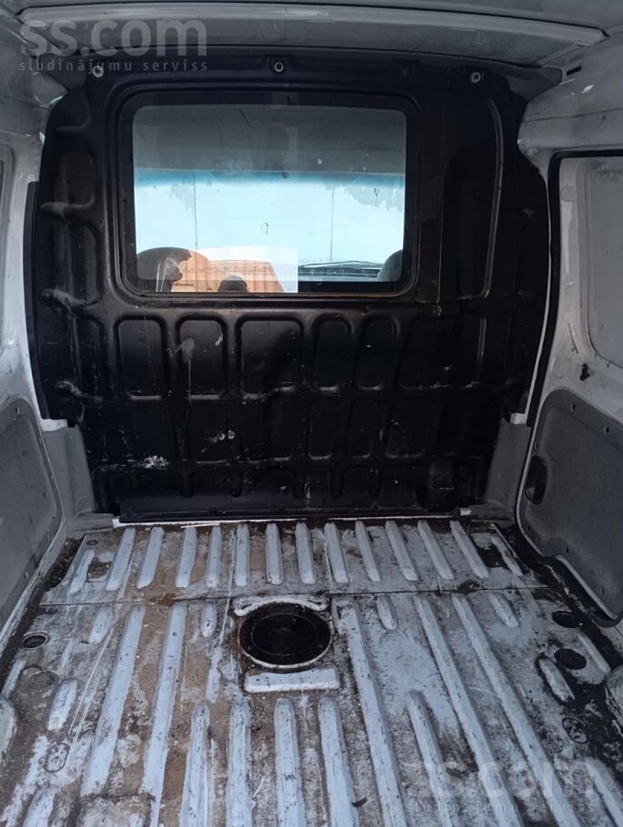 White Renault Kangoo 2008 in Ventspils, with an engine capacity of 1.50 L and mileage of 193 thousand km for 650 €, photo 5 on AUTOMOTO.COM.LV