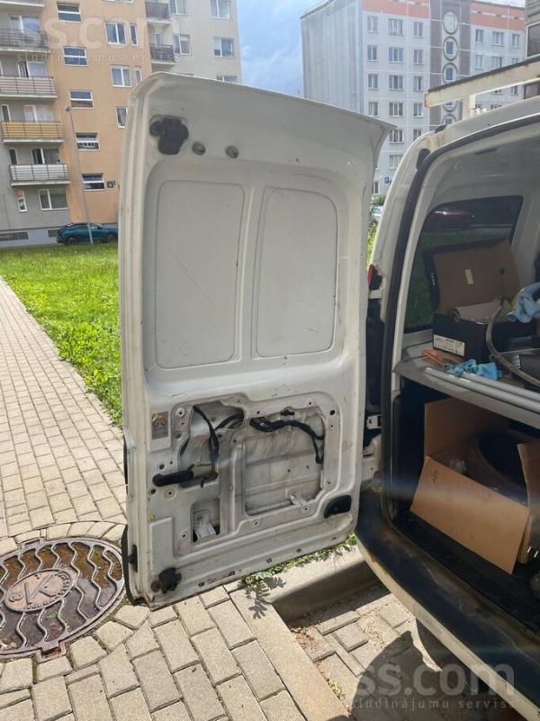 Balts Renault Kangoo 2008 Rīga, ar dzinēja tilpumu 1.60 L un nobraukumu 281 tūkst. km par 800 €, foto 4 vietnē AUTOMOTO.COM.LV