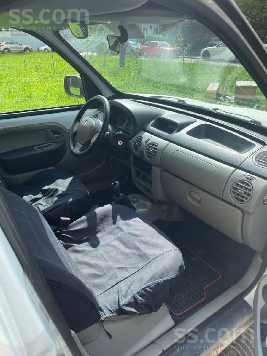 Balts Renault Kangoo 2008 Rīga, ar dzinēja tilpumu 1.60 L un nobraukumu 281 tūkst. km par 800 €, foto 9 vietnē AUTOMOTO.COM.LV