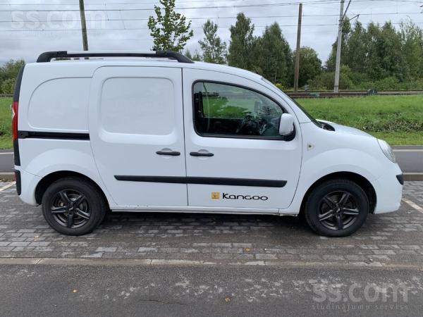 Renault Kangoo 2011 in Riga on AUTOMOTO.COM.LV White Renault Kangoo 2011 in Riga, with an engine capacity of 1.50 L and mileage of 207 thousand km for 2700 €, photo 5 on AUTOMOTO.COM.LV
