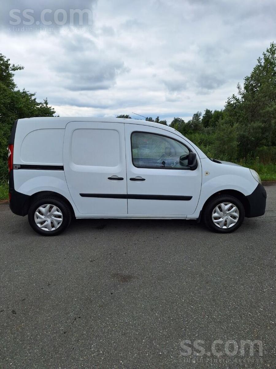 Balts Renault Kangoo 2012 Rīga, ar dzinēja tilpumu 1.60 L un nobraukumu 460 tūkst. km par 1500 €, foto 1 vietnē AUTOMOTO.COM.LV
