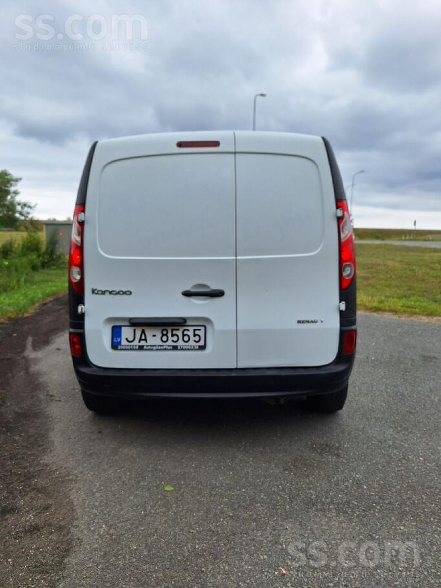 Balts Renault Kangoo 2012 Rīga, ar dzinēja tilpumu 1.60 L un nobraukumu 460 tūkst. km par 1500 €, foto 3 vietnē AUTOMOTO.COM.LV