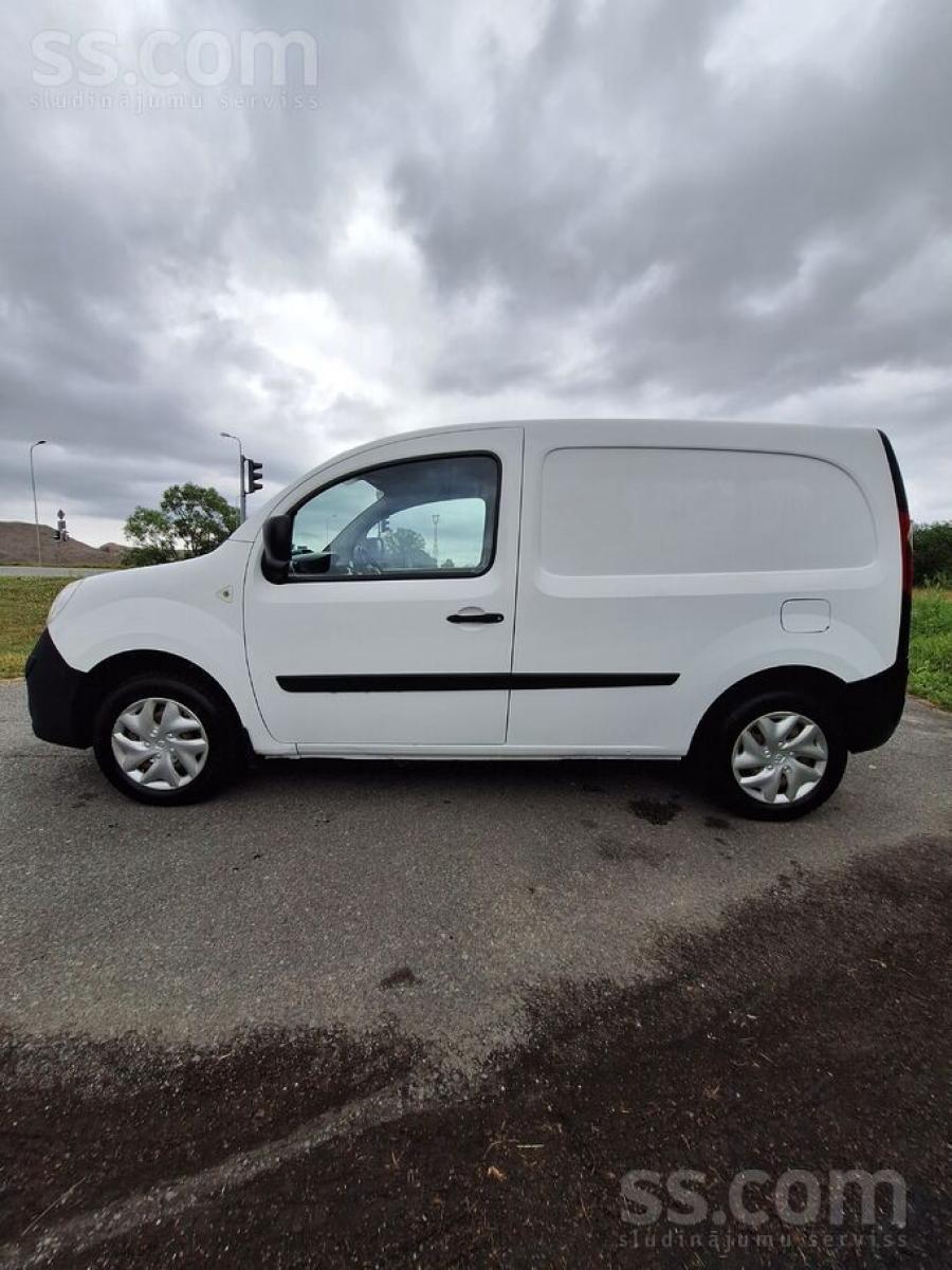 Balts Renault Kangoo 2012 Rīga, ar dzinēja tilpumu 1.60 L un nobraukumu 460 tūkst. km par 1500 €, foto 4 vietnē AUTOMOTO.COM.LV