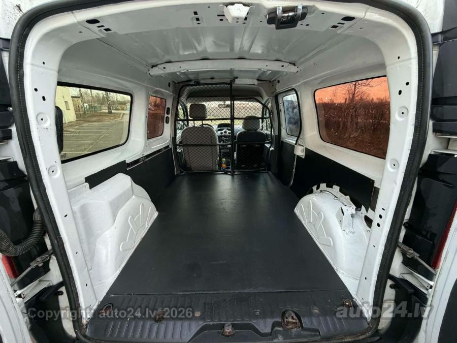 White Renault Kangoo 2012 in Riga, with an engine capacity of 1.50 L and mileage of 273 thousand km for 2800 €, photo 7 on AUTOMOTO.COM.LV