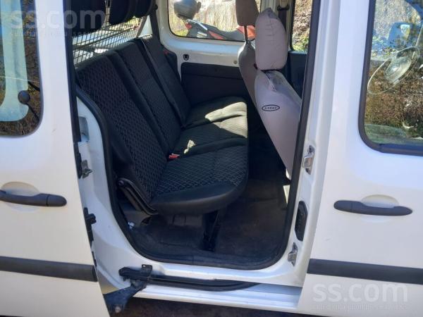 Balts Renault Kangoo 2012 Rīga, ar dzinēja tilpumu 1.50 L un nobraukumu 141 tūkst. km par 4500 €, foto 4 vietnē AUTOMOTO.COM.LV