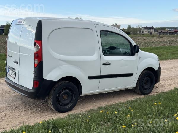 White Renault Kangoo 2012 in Riga, with an engine capacity of 1.50 L and mileage of 286 thousand km for 1600 €, photo 2 on AUTOMOTO.COM.LV