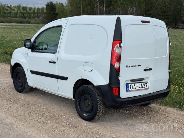 White Renault Kangoo 2012 in Riga, with an engine capacity of 1.50 L and mileage of 286 thousand km for 1600 €, photo 3 on AUTOMOTO.COM.LV
