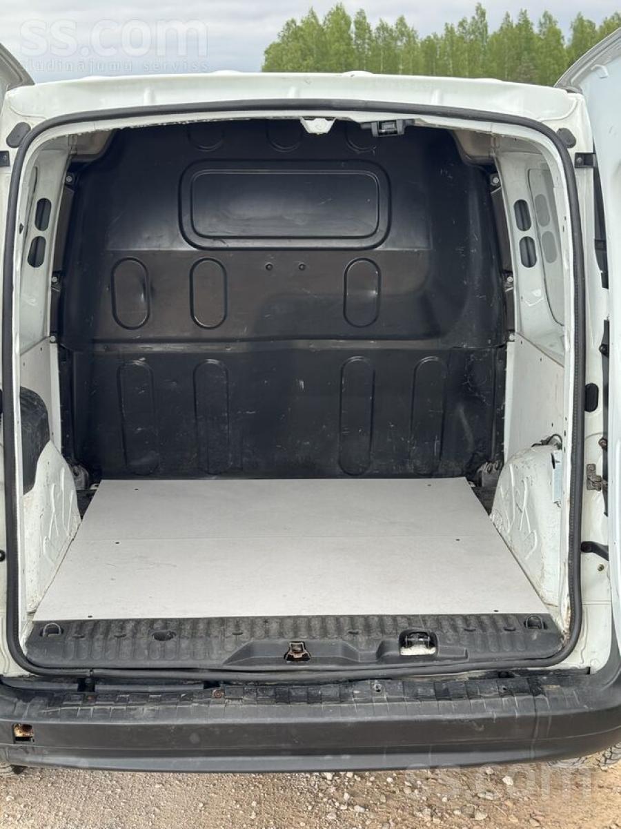Balts Renault Kangoo 2012 Rīga, ar dzinēja tilpumu 1.50 L un nobraukumu 286 tūkst. km par 1600 €, foto 7 vietnē AUTOMOTO.COM.LV
