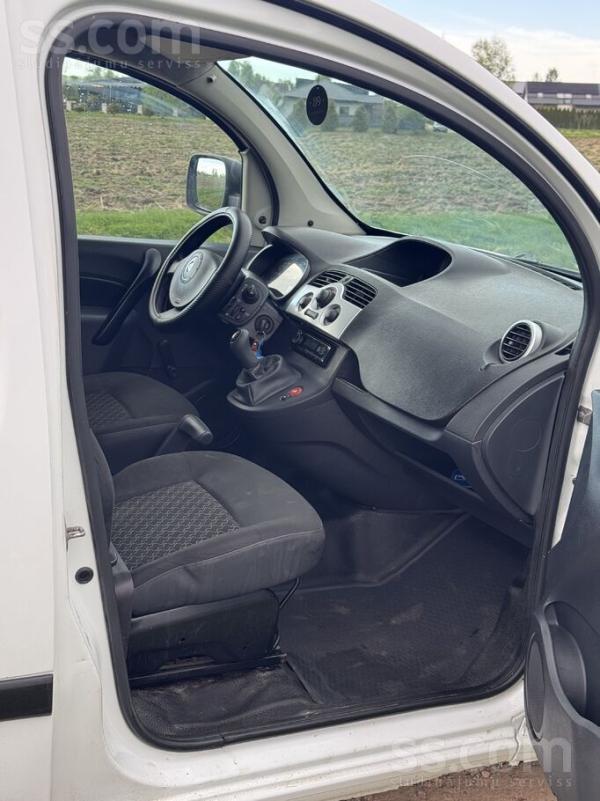 White Renault Kangoo 2012 in Riga, with an engine capacity of 1.50 L and mileage of 286 thousand km for 1600 €, photo 7 on AUTOMOTO.COM.LV