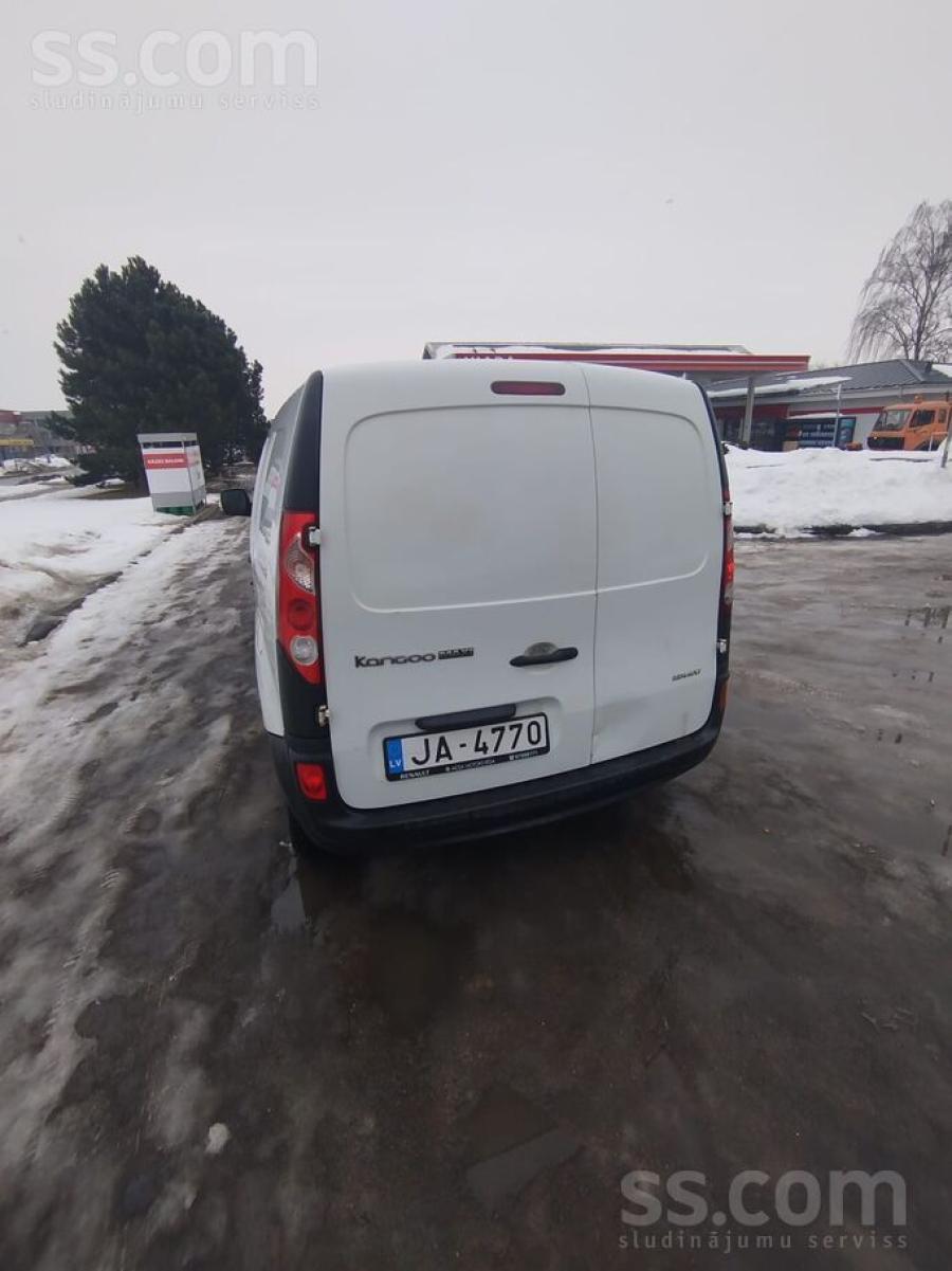 White Renault Kangoo 2012 in Liepaja, with an engine capacity of 1.50 L and mileage of 244 thousand km for 3500 €, photo 7 on AUTOMOTO.COM.LV