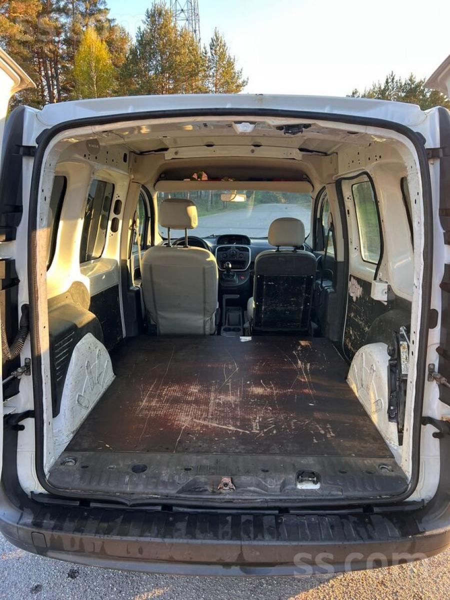 White Renault Kangoo 2013 in Riga, with an engine capacity of 1.50 L and mileage of 259 thousand km for 3300 €, photo 8 on AUTOMOTO.COM.LV
