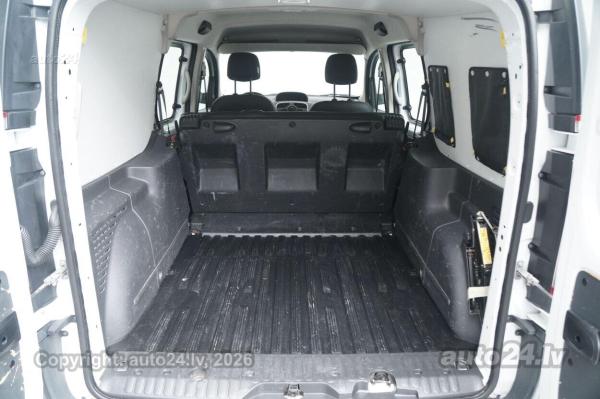 Balts Renault Kangoo 2015 Tallina, ar dzinēja tilpumu 1.50 L un nobraukumu 270 tūkst. km par 4990 €, foto 11 vietnē AUTOMOTO.COM.LV