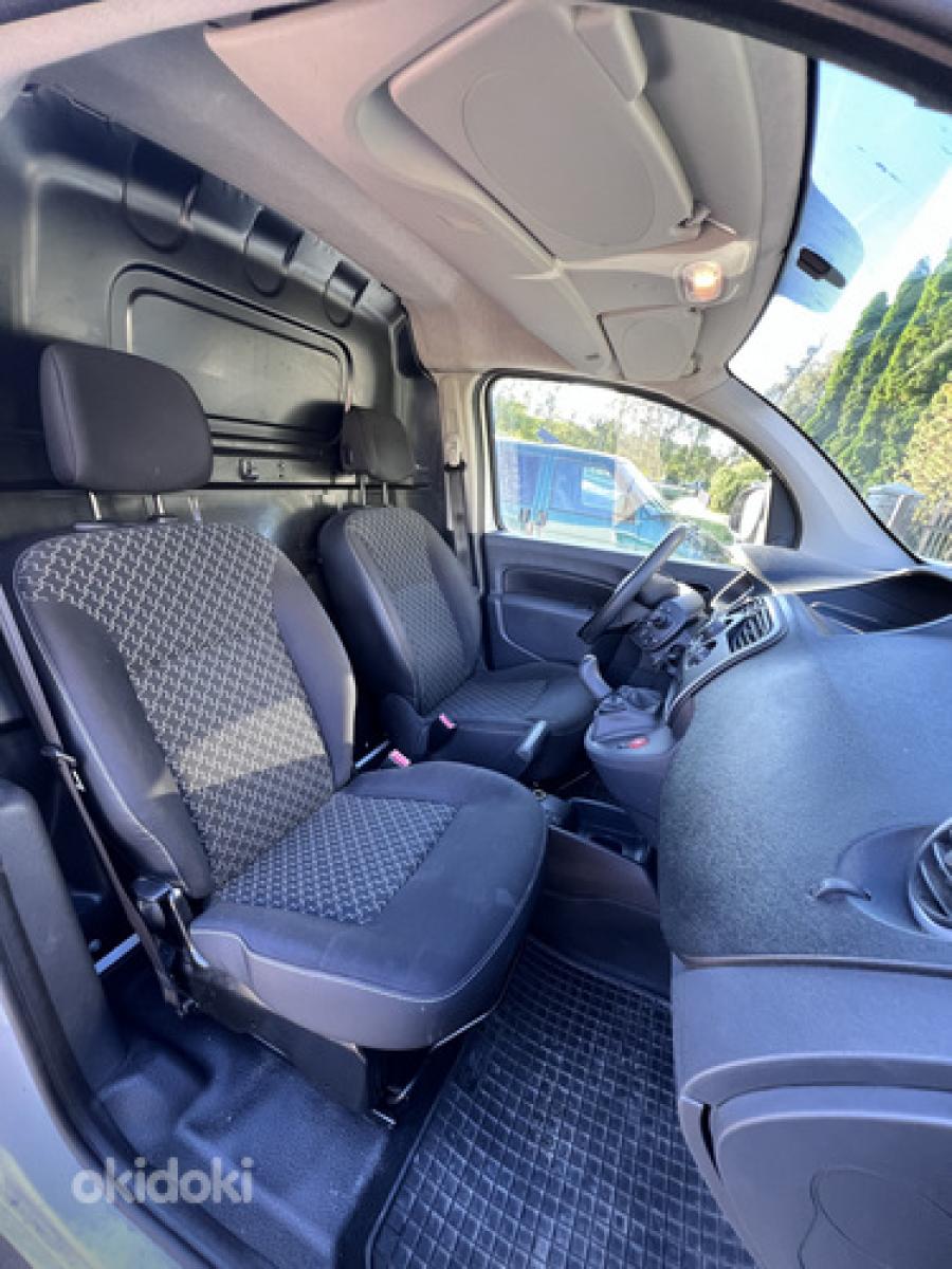 White Renault Kangoo 2015 in Parnu, with an engine capacity of 1.50 L and mileage of 329 thousand km for 3300 €, photo 5 on AUTOMOTO.COM.LV
