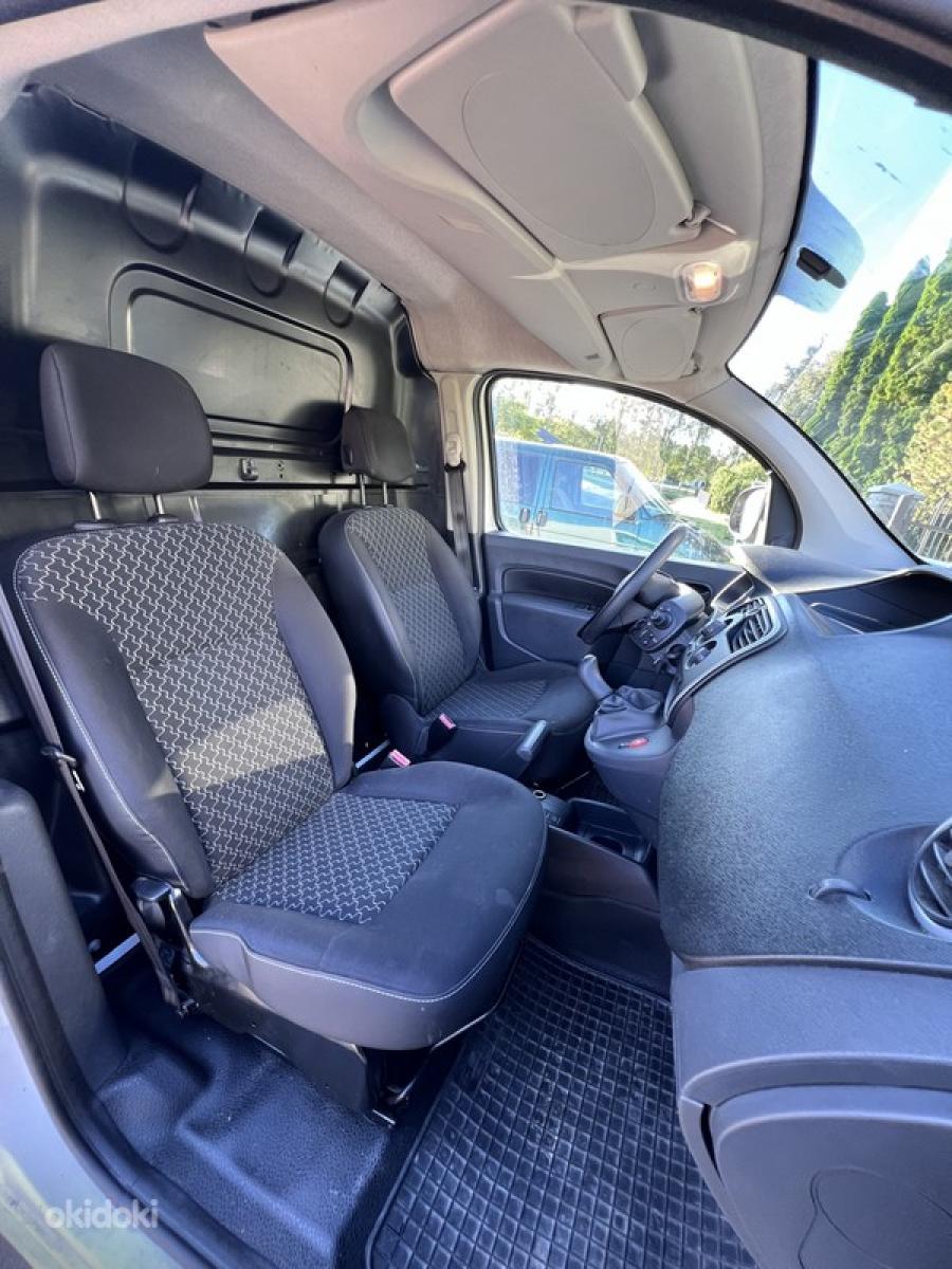 White Renault Kangoo 2015 in Parnu, with an engine capacity of 1.50 L and mileage of 329 thousand km for 3300 €, photo 11 on AUTOMOTO.COM.LV