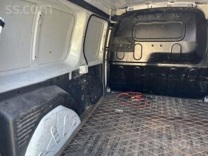 White Renault Kangoo 2016 in Jekabpils, with an engine capacity of 1.50 L and mileage of 28 thousand km for 5450 €, photo 8 on AUTOMOTO.COM.LV