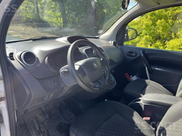 White Renault Kangoo 2016 in Jekabpils, with an engine capacity of 1.50 L and mileage of 28 thousand km for 5450 €, photo 9 on AUTOMOTO.COM.LV