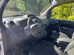 White Renault Kangoo 2016 in Jekabpils, with an engine capacity of 1.50 L and mileage of 28 thousand km for 5450 €, photo 10 on AUTOMOTO.COM.LV