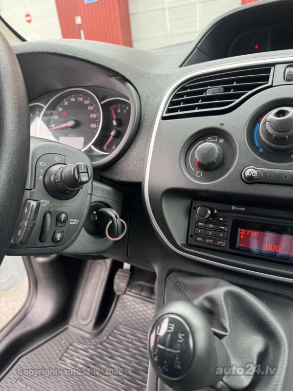 White Renault Kangoo 2018 in Tallinn, with an engine capacity of 1.50 L and mileage of 208 thousand km for 5350 €, photo 6 on AUTOMOTO.COM.LV