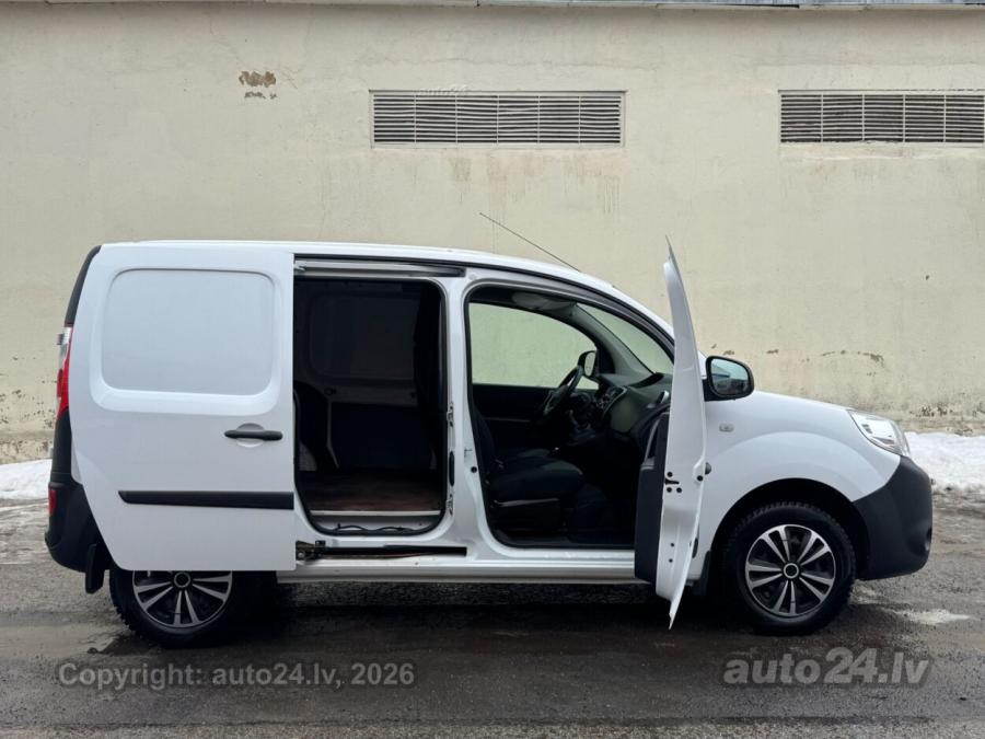 White Renault Kangoo 2018 in Tallinn, with an engine capacity of 1.50 L and mileage of 208 thousand km for 5350 €, photo 7 on AUTOMOTO.COM.LV