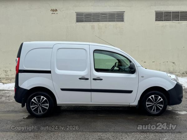 White Renault Kangoo 2018 in Tallinn, with an engine capacity of 1.50 L and mileage of 208 thousand km for 5350 €, photo 8 on AUTOMOTO.COM.LV