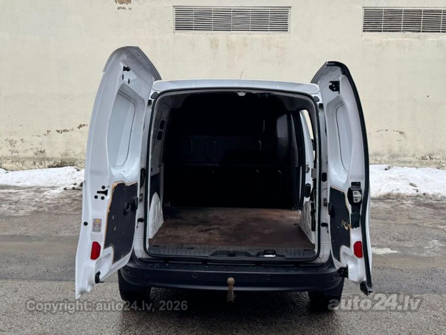 White Renault Kangoo 2018 in Tallinn, with an engine capacity of 1.50 L and mileage of 208 thousand km for 5350 €, photo 11 on AUTOMOTO.COM.LV