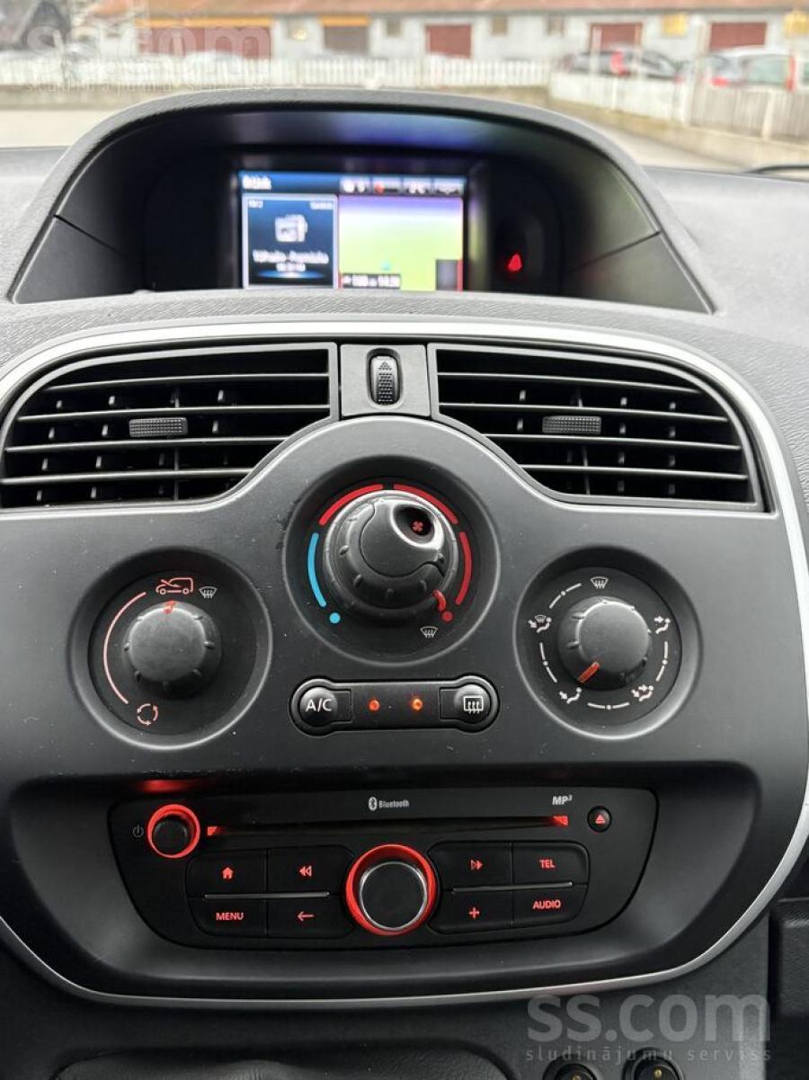 White Renault Kangoo 2018 in Riga, with an engine capacity of 1.50 L and mileage of 0 thousand km for 6500 €, photo 15 on AUTOMOTO.COM.LV
