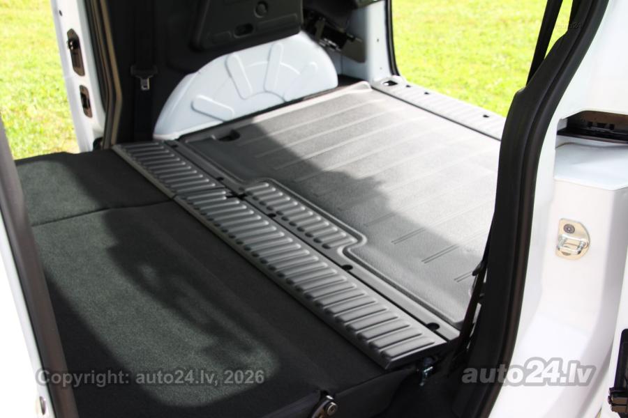 White Renault Kangoo 2019 in Tallinn, with an engine capacity of 1.50 L and mileage of 7 thousand km for 9000 €, photo 25 on AUTOMOTO.COM.LV