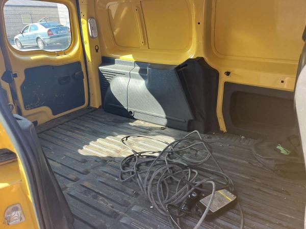 Dzeltens Renault Kangoo 2016 Tauragė, ar dzinēja tilpumu 0.00 L un nobraukumu 110 tūkst. km par 3800 €, foto 9 vietnē AUTOMOTO.COM.LV