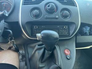 Yellow Renault Kangoo 2016 in Taurage, with an engine capacity of 0.00 L and mileage of 110 thousand km for 3800 €, photo 16 on AUTOMOTO.COM.LV