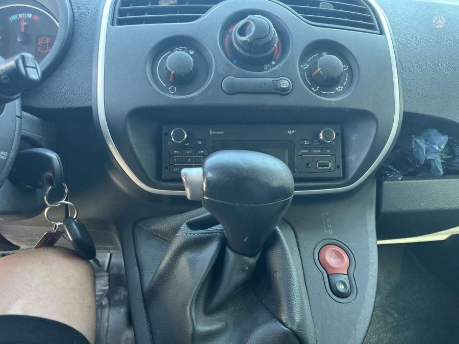 Yellow Renault Kangoo 2016 in Taurage, with an engine capacity of 0.00 L and mileage of 110 thousand km for 3800 €, photo 16 on AUTOMOTO.COM.LV