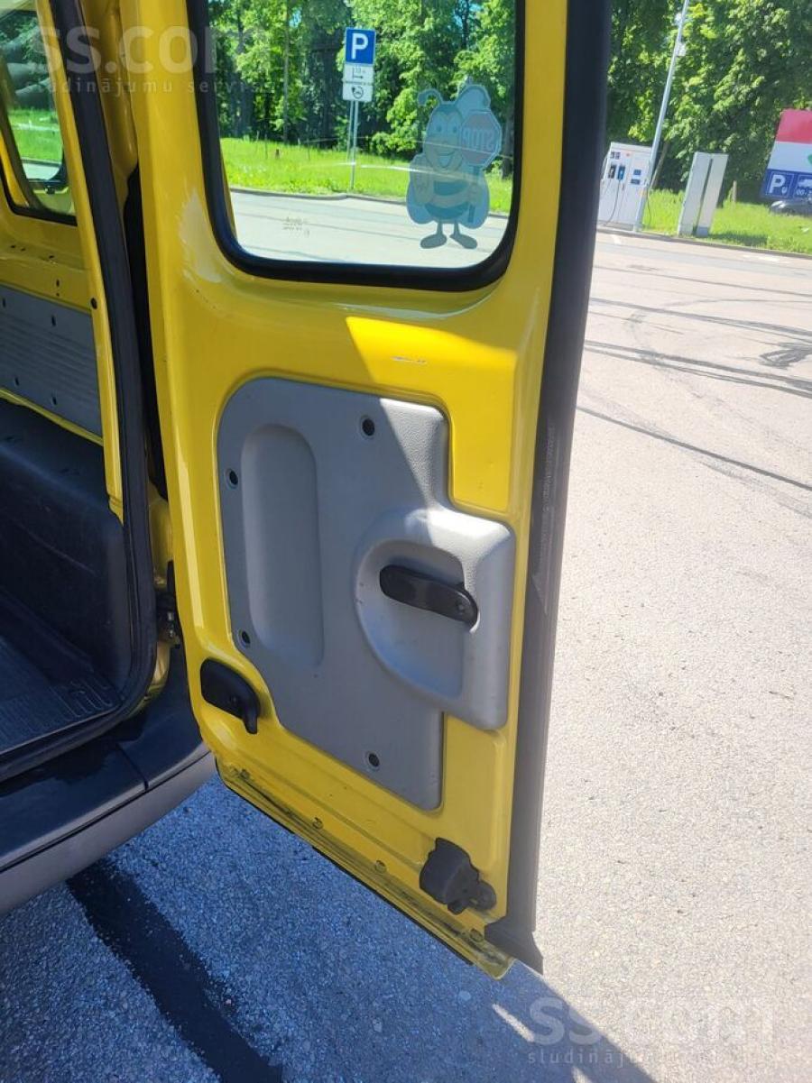 Dzeltens Renault Kangoo 2005 Rīga, ar dzinēja tilpumu 1.50 L un nobraukumu 229 tūkst. km par 1580 €, foto 4 vietnē AUTOMOTO.COM.LV