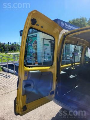 Dzeltens Renault Kangoo 2005 Rīga, ar dzinēja tilpumu 1.50 L un nobraukumu 229 tūkst. km par 1580 €, foto 15 vietnē AUTOMOTO.COM.LV