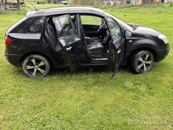 Black Renault Koleos 2008 in Riga, with an engine capacity of 2.50 L and mileage of 350 thousand km for 1900 €, photo 1 on AUTOMOTO.COM.LV