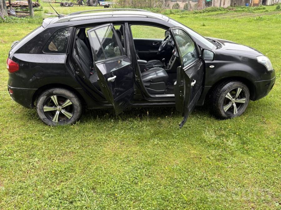 Black Renault Koleos 2008 in Riga, with an engine capacity of 2.50 L and mileage of 350 thousand km for 1900 €, photo 1 on AUTOMOTO.COM.LV