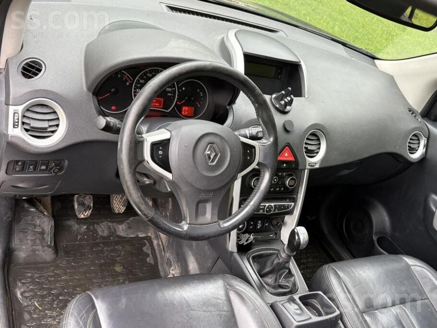 Black Renault Koleos 2008 in Riga, with an engine capacity of 2.50 L and mileage of 350 thousand km for 1900 €, photo 3 on AUTOMOTO.COM.LV