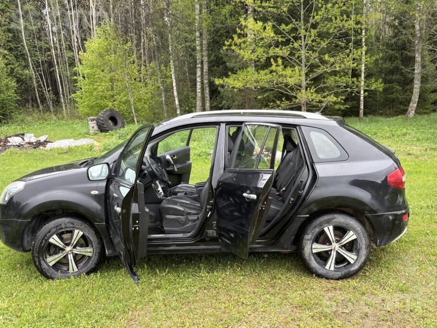 Black Renault Koleos 2008 in Riga, with an engine capacity of 2.50 L and mileage of 350 thousand km for 1900 €, photo 4 on AUTOMOTO.COM.LV