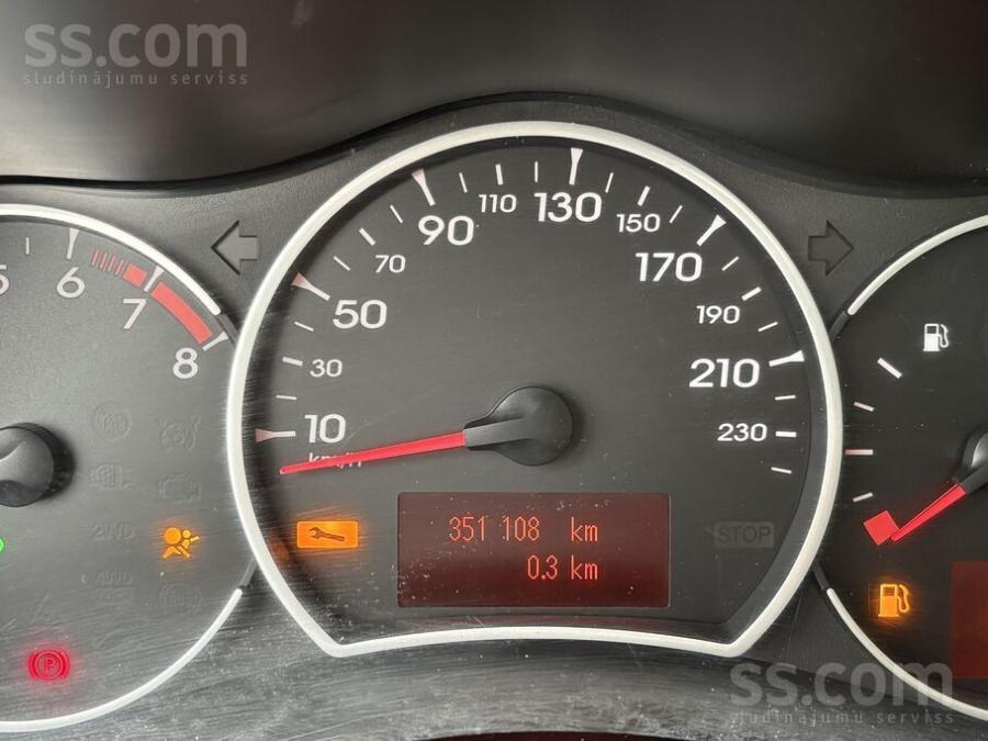 Black Renault Koleos 2008 in Riga, with an engine capacity of 2.50 L and mileage of 350 thousand km for 1900 €, photo 5 on AUTOMOTO.COM.LV