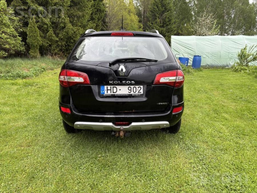 Black Renault Koleos 2008 in Riga, with an engine capacity of 2.50 L and mileage of 350 thousand km for 1900 €, photo 8 on AUTOMOTO.COM.LV